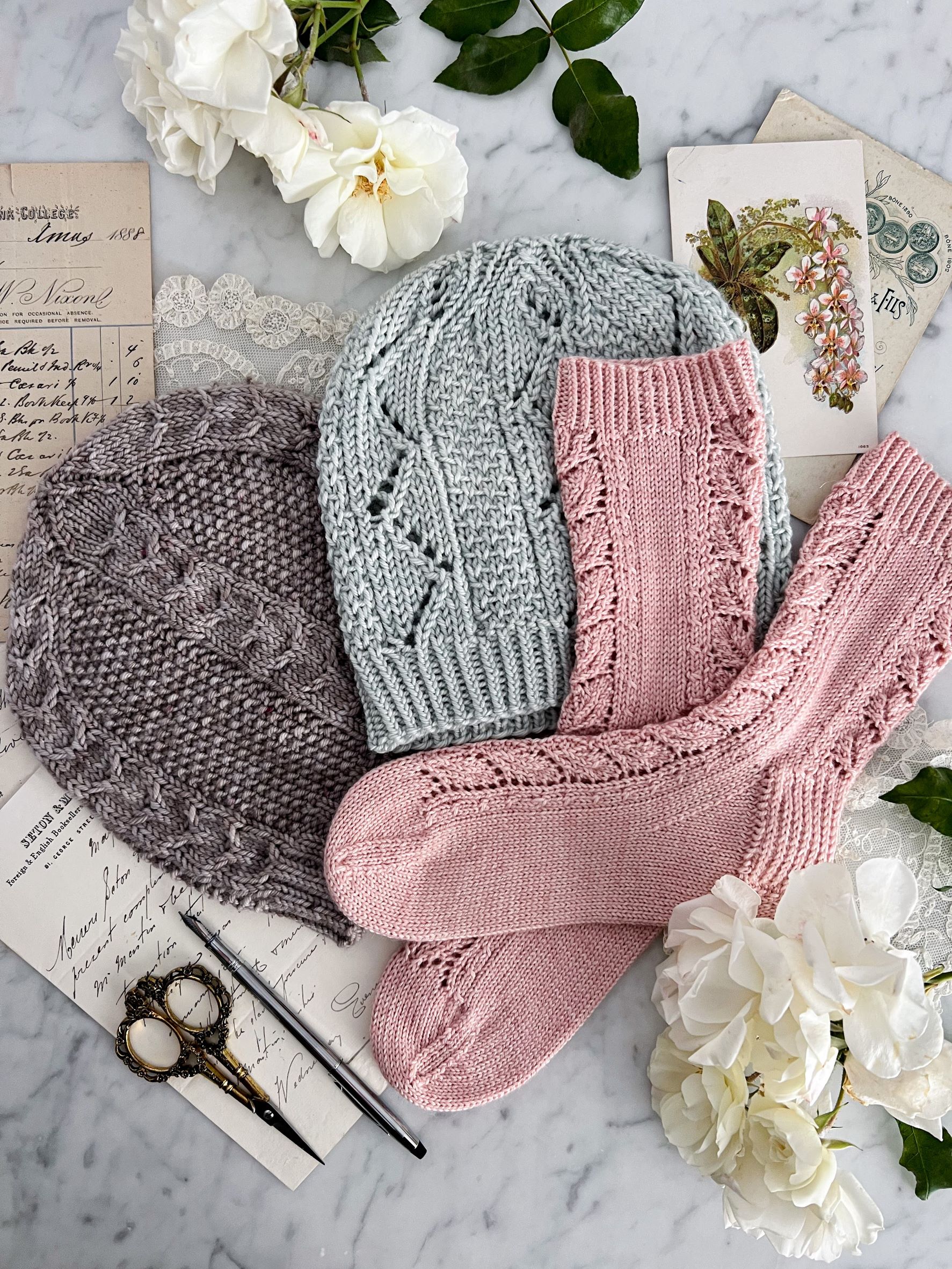 How to Knit a Triangle Shawl for Beginners: 4 Easy Shapes - A Bee In ...