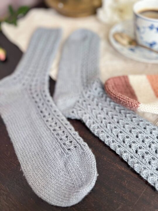 How to Handle Pilling on Knit Socks - A Bee In The Bonnet