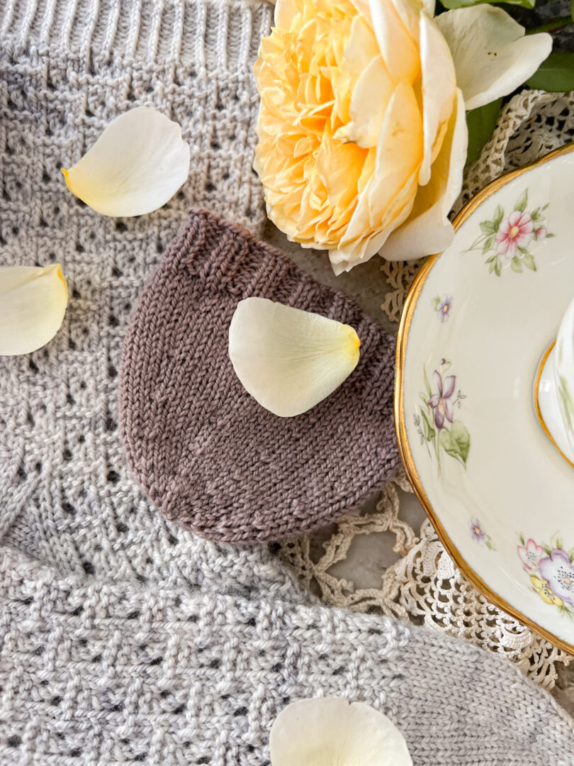 How to Knit a Round Toe Two Ways: Toe Up and Cuff Down - A Bee In The ...