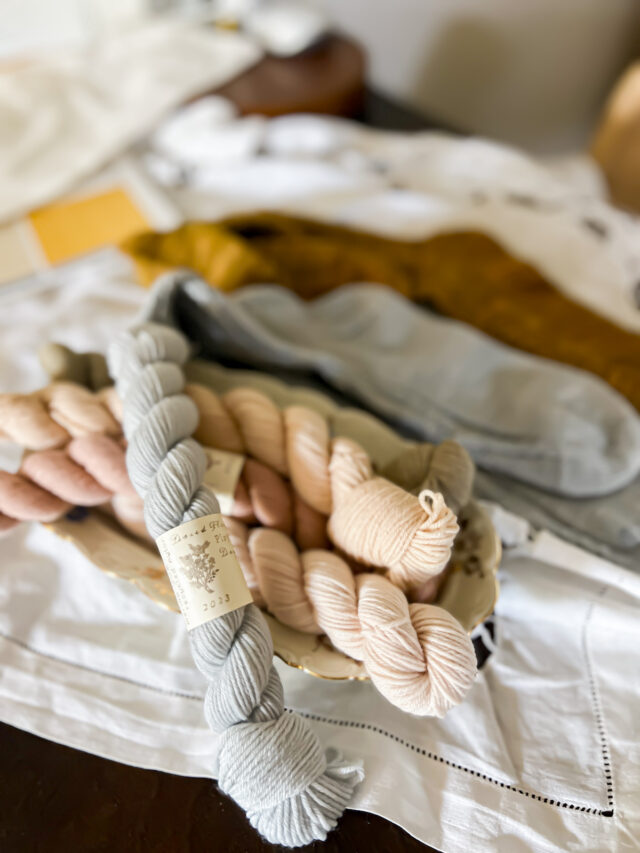 Knitting TBL (Through the Back Loop) - An Explanation - A Bee In The Bonnet
