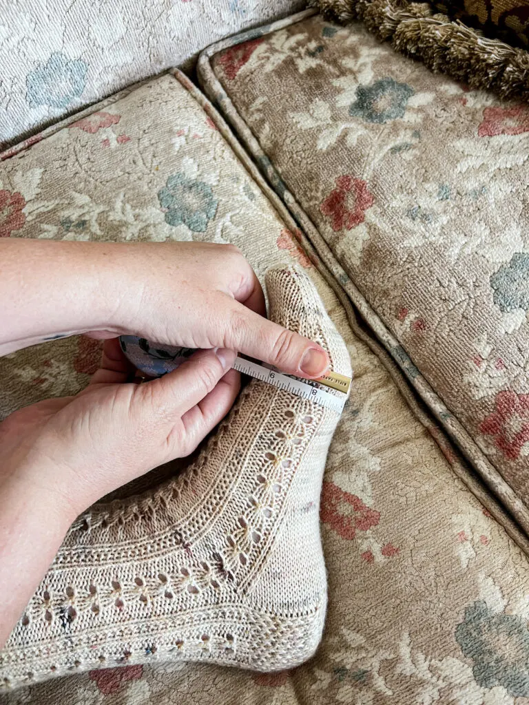 How to Knit Socks that Fit Perfectly Every Time - A Bee In The Bonnet