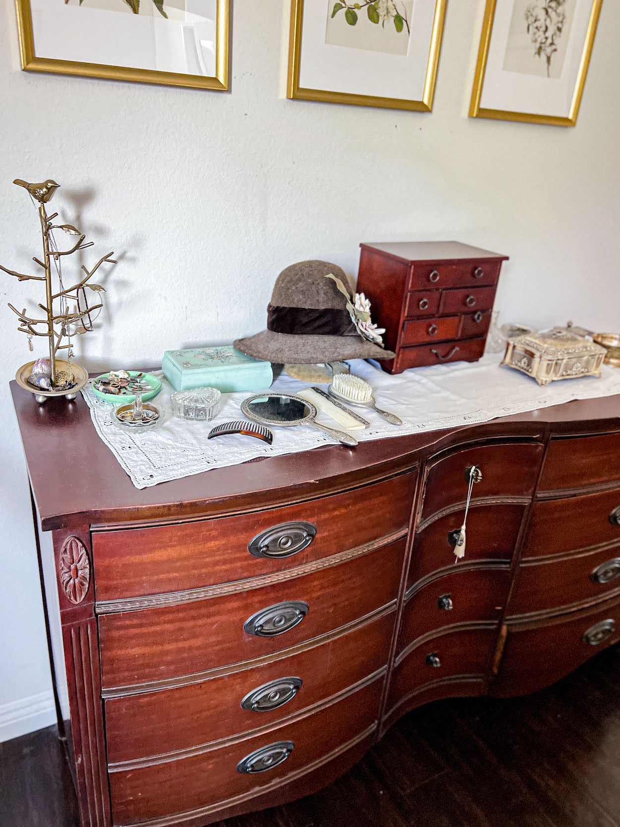 How to Easily Find Vintage Furniture on Facebook Marketplace - A Bee In ...