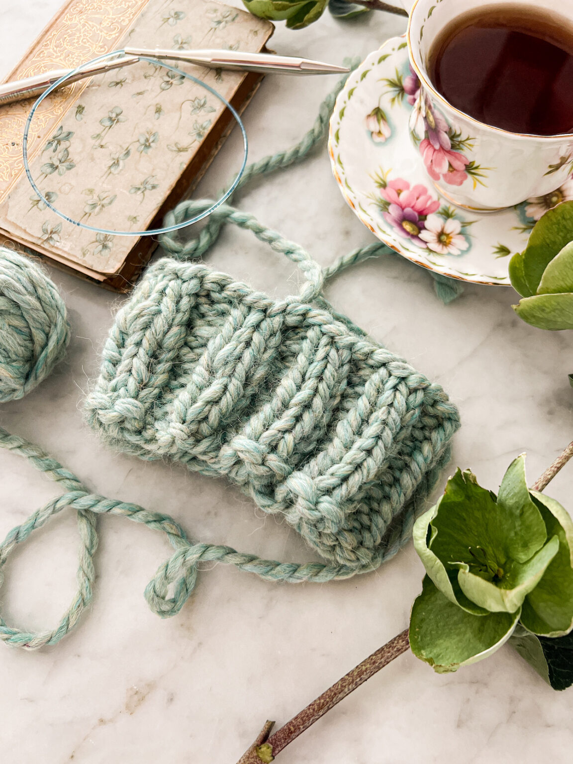 How to easily bind off knitting in the round - A Bee In The Bonnet