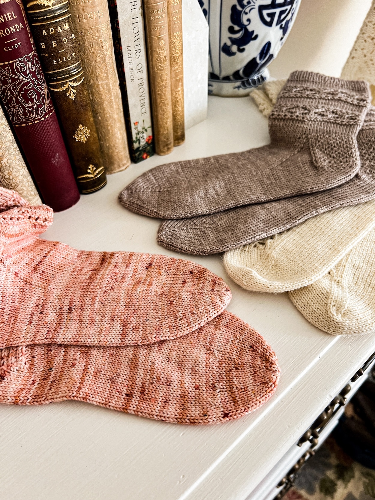 4 Reasons I Recommend Round Toes for Newer Sock Knitters - A Bee In The ...