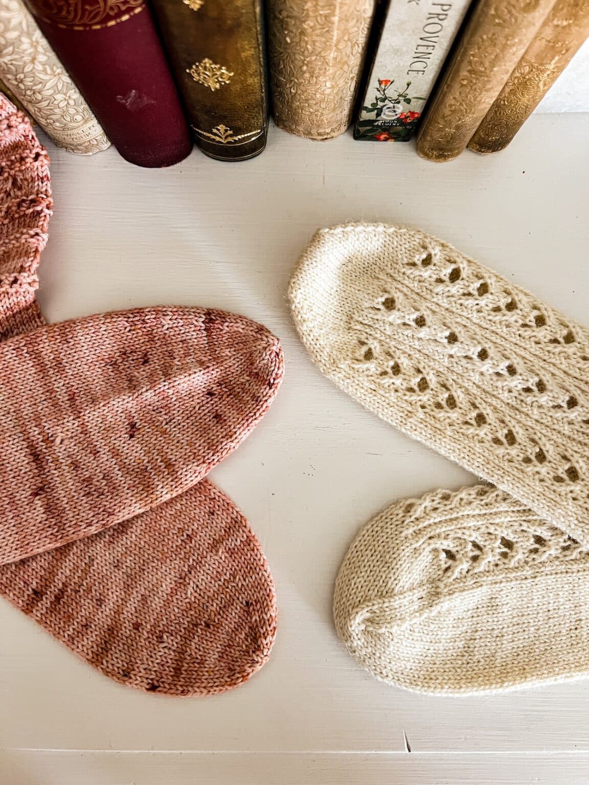 4 Reasons I Recommend Round Toes for Newer Sock Knitters - A Bee In The ...