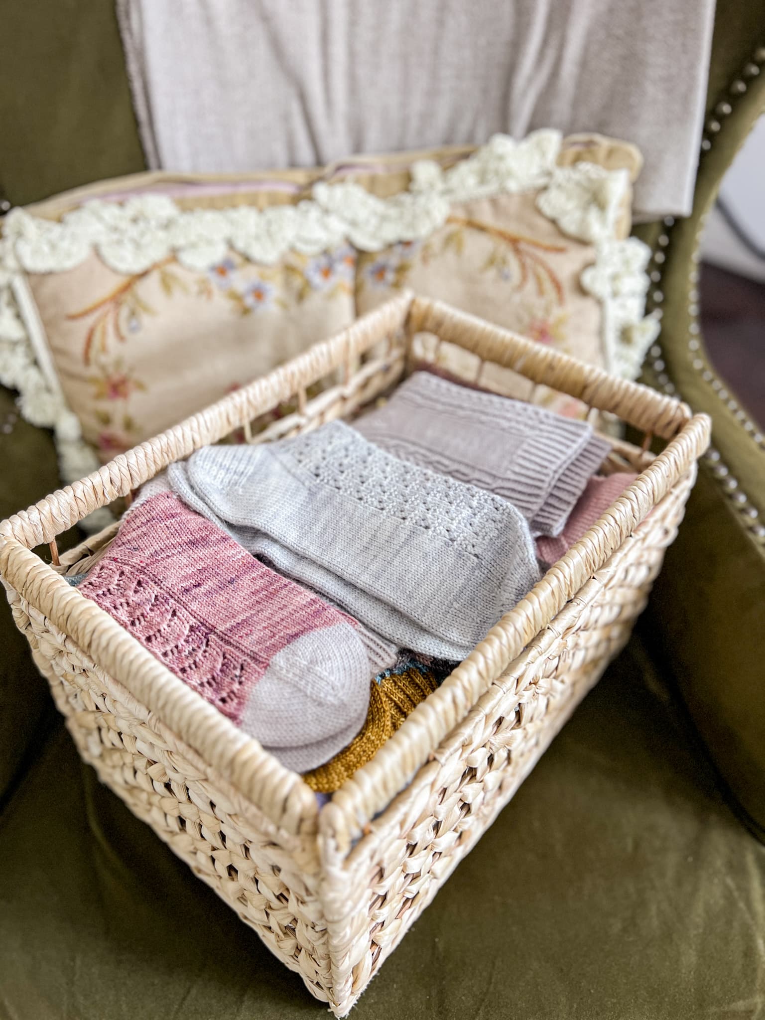 5 Easy Steps to Build the Confidence to Knit Socks - A Bee In The Bonnet